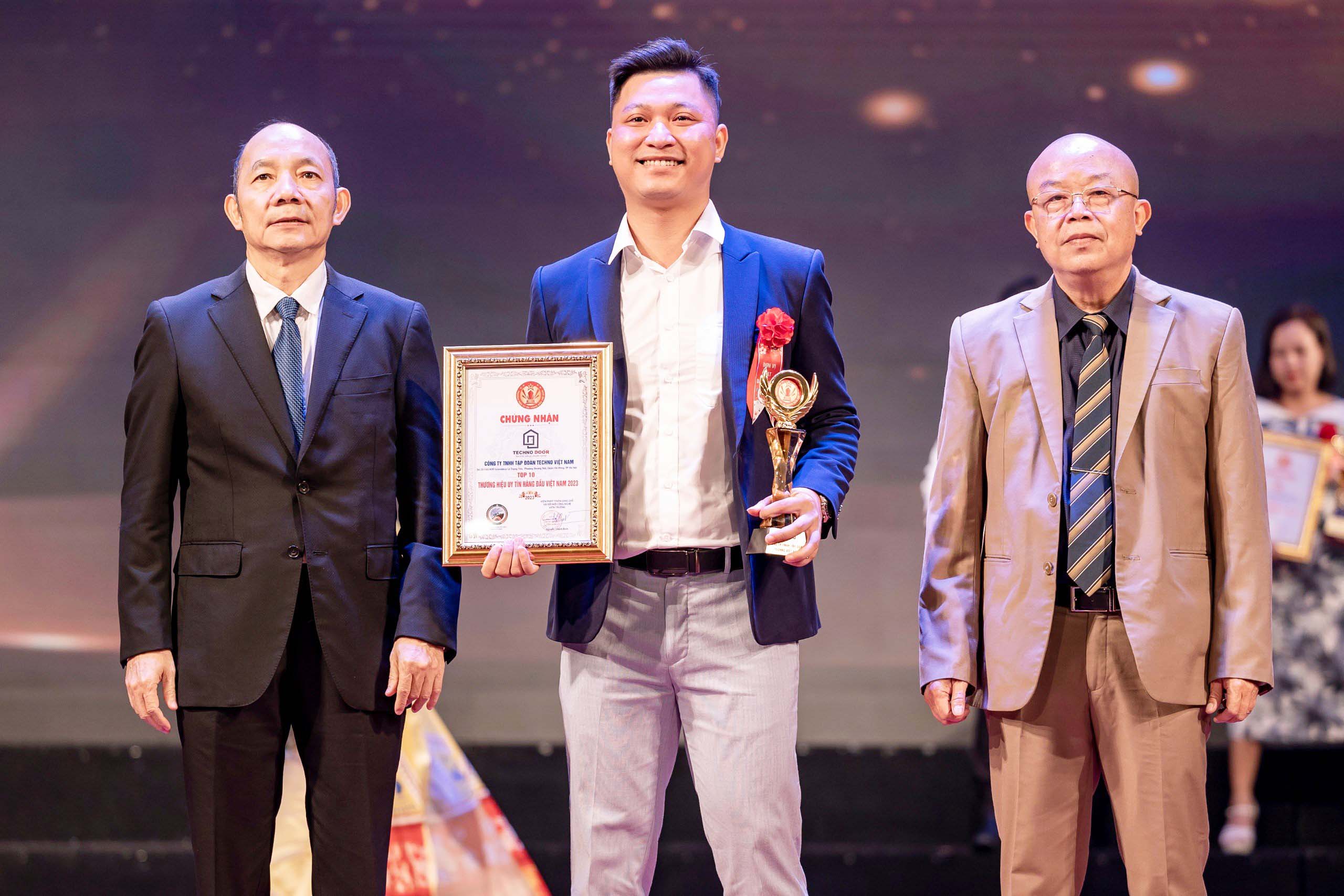 Nhà máy sản xuất cửa gỗ chống cháy chuyên nghiệp Technodoor